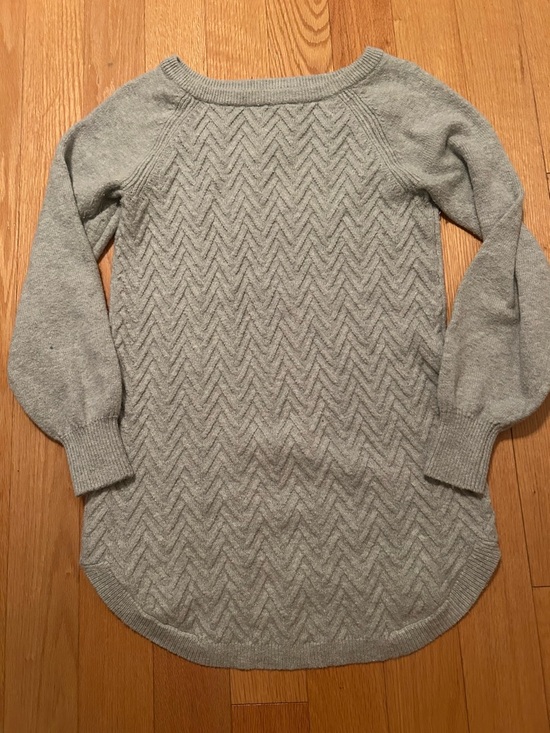 Reitmans | Sweaters | Reitmans Light Gray Chevron Knit Long Scoop Neck ...